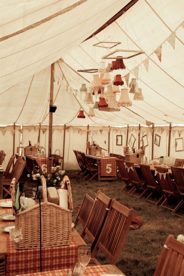 20 of the most beautiful reception lighting ideas : Chic Vintage Brides
