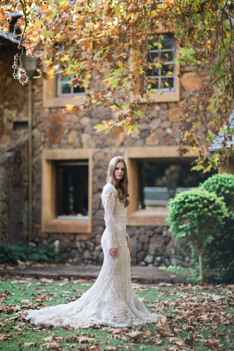 Fall Wedding Inspiration with French Elegance at Deux Belettes - Chic ...