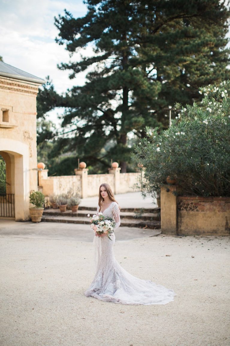 Fall Wedding Inspiration with French Elegance at Deux Belettes - Chic ...