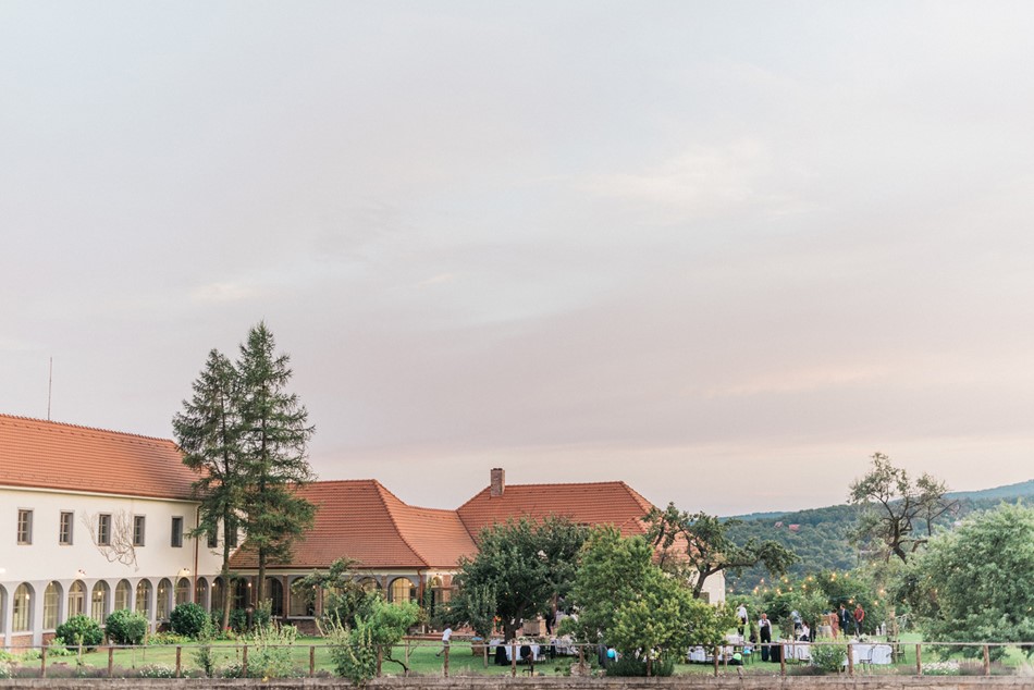 A Relaxed Summer Wedding from Slovakia - Chic Vintage Brides : Chic ...