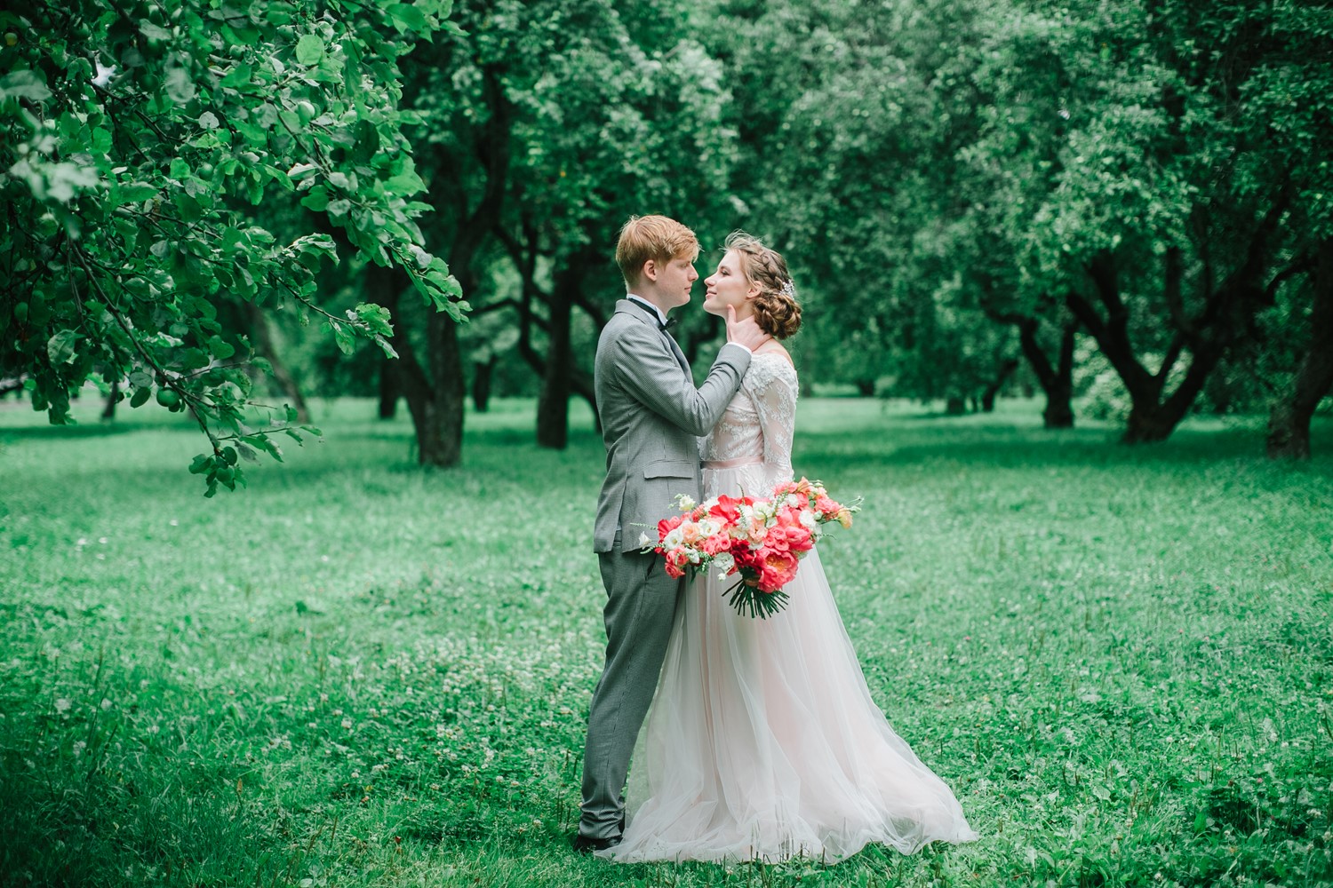 Romantic Apple Orchard Wedding Inspiration in Living Coral - Chic ...