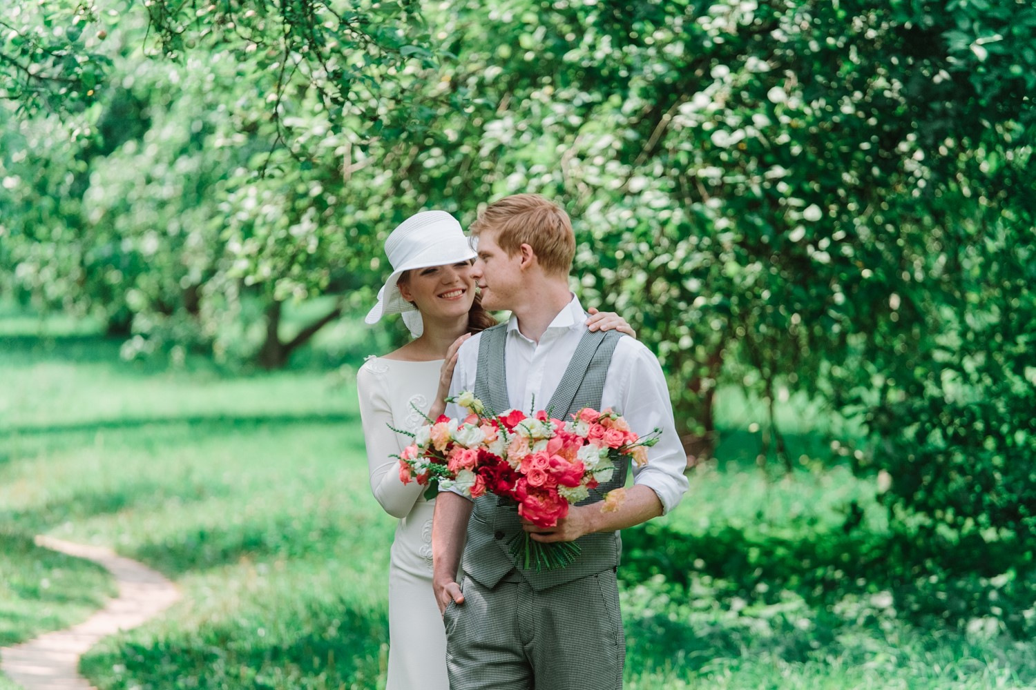 Romantic Apple Orchard Wedding Inspiration in Living Coral - Chic ...